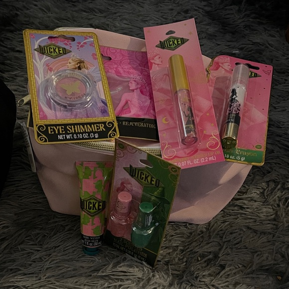 Disney | Skincare | Wicked Pink Bundle | Poshmark